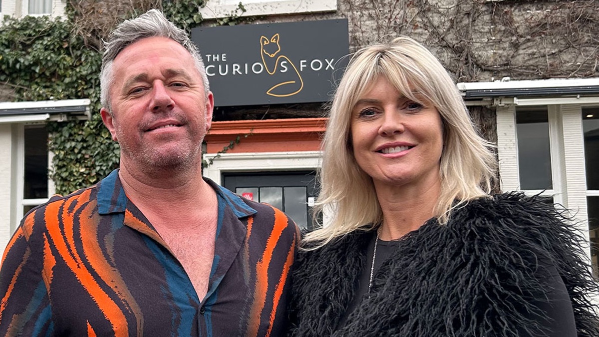 ‎The Curious Fox - Four in a Bed (Series 27, Episode 24) - Apple TV (UK)