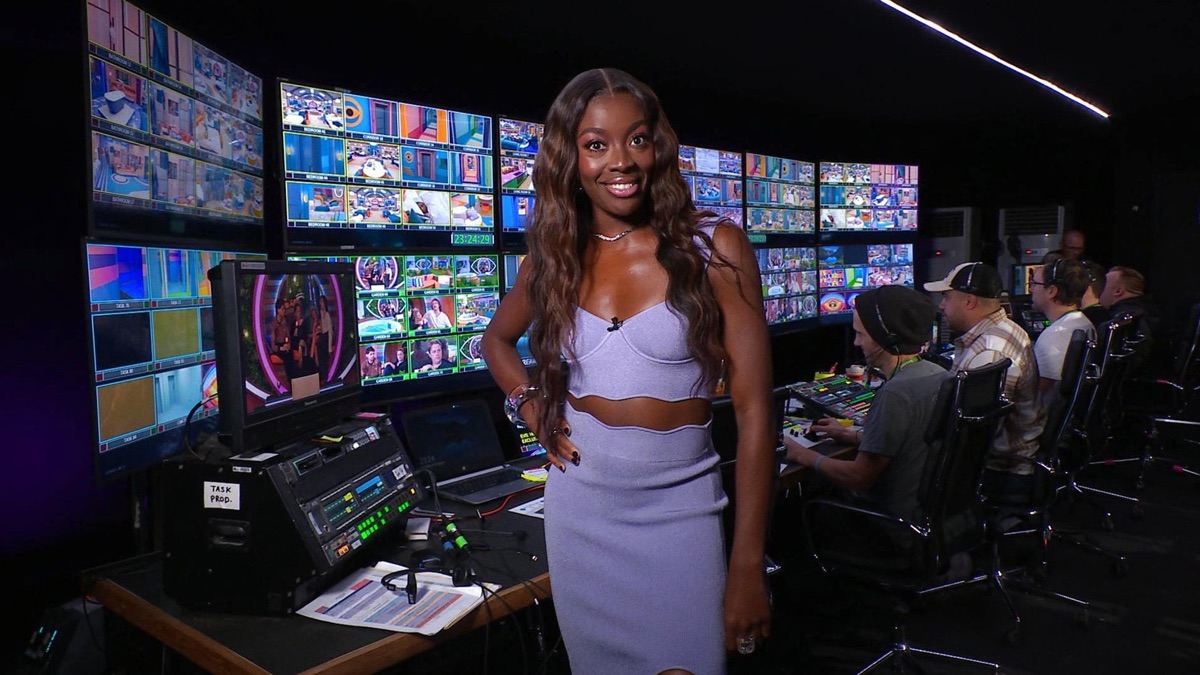 The Launch - Big Brother (Series 1, Episode 1) - Apple TV (UK)