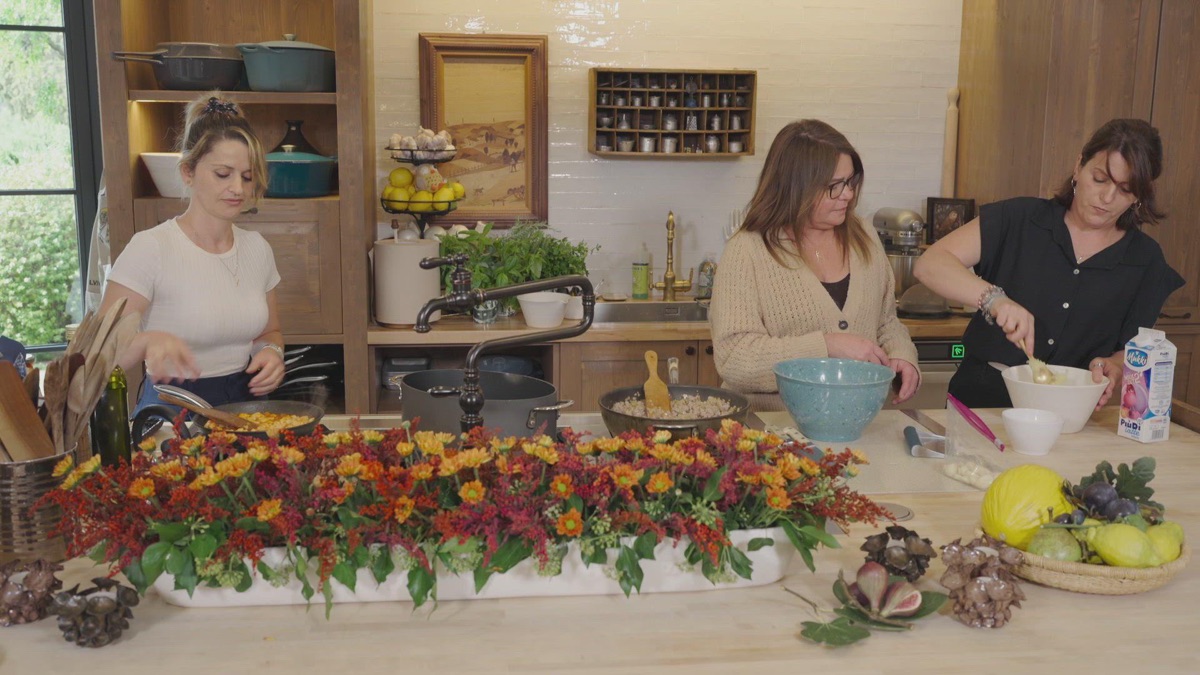 Albanian Pizza with Muscles and Pasta – Rachael Ray in Tuscany (Season ...