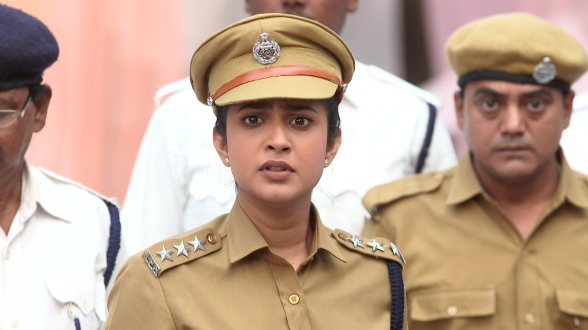 Oishani Comes to the Rescue - Horogouri Pice Hotel (Season 1, Episode ...