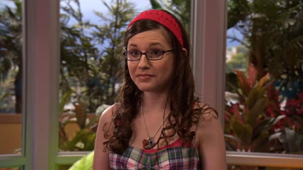 Surprise - Zoey 101 (Season 3, Episode 1) - Apple TV