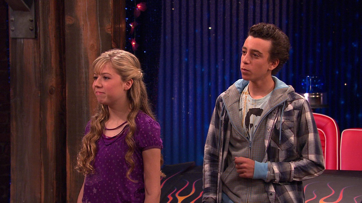 iHate Sam's Boyfriend - iCarly (Series 1, Episode 15) - Apple TV (IE)