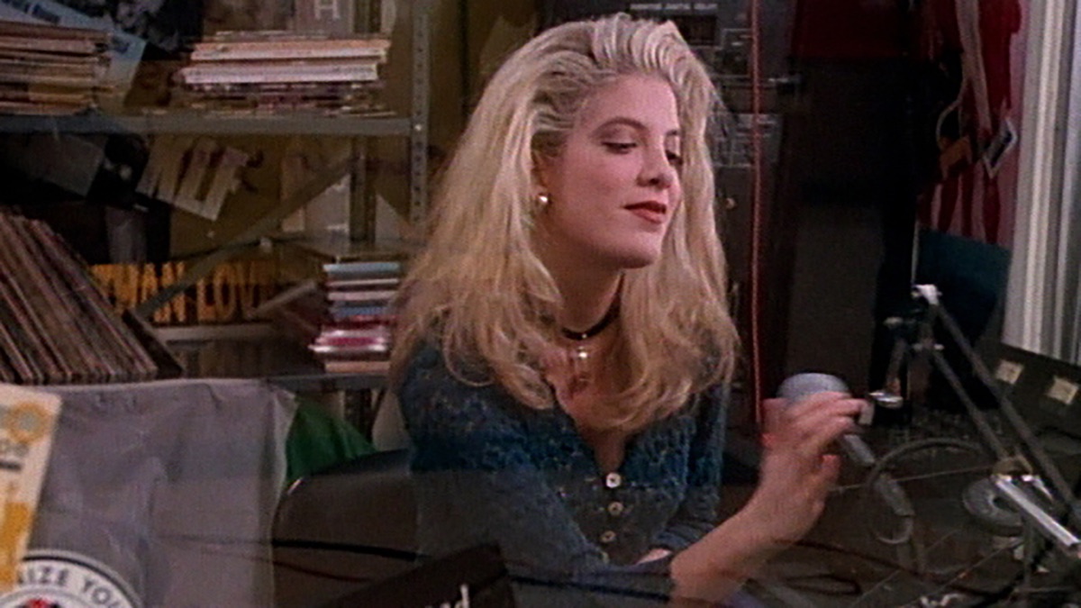 dead-end-beverly-hills-90210-series-3-episode-21-apple-tv-dk