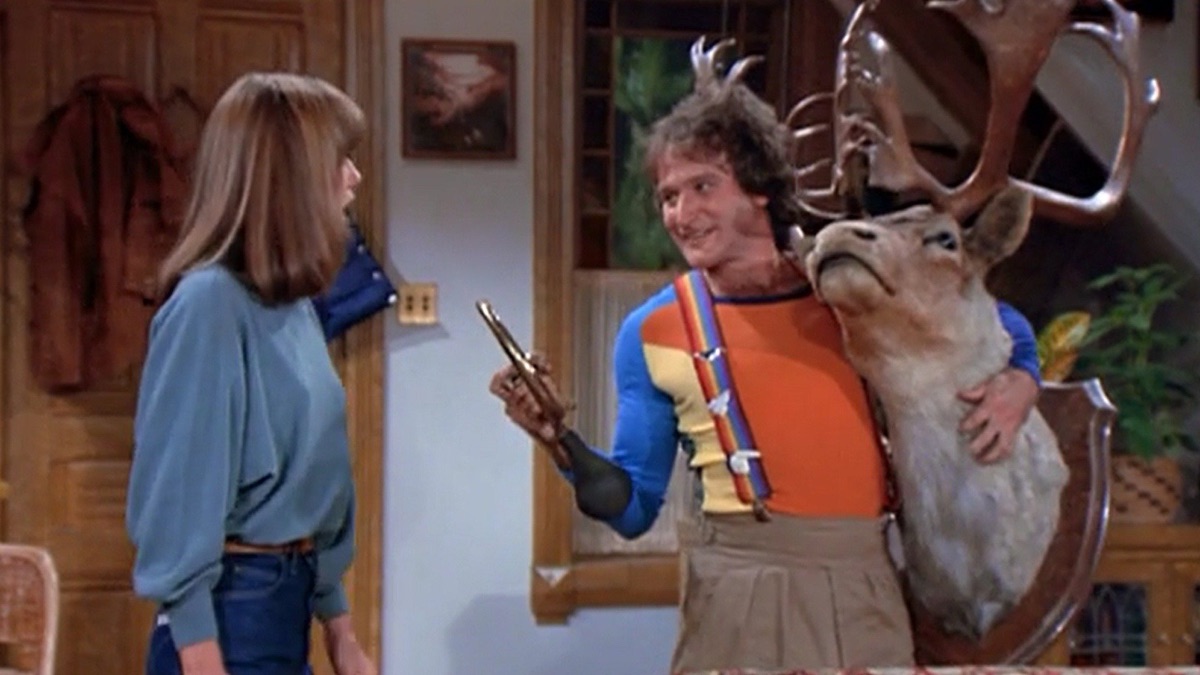 Mork Moves In - Mork & Mindy (Season 1, Episode 3) - Apple TV