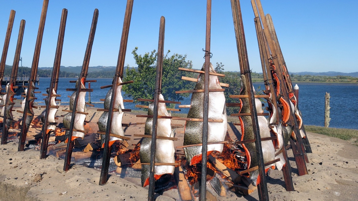 Fiery Fish and Fowl - Man Fire Food (Season 5, Episode 7) - Apple TV