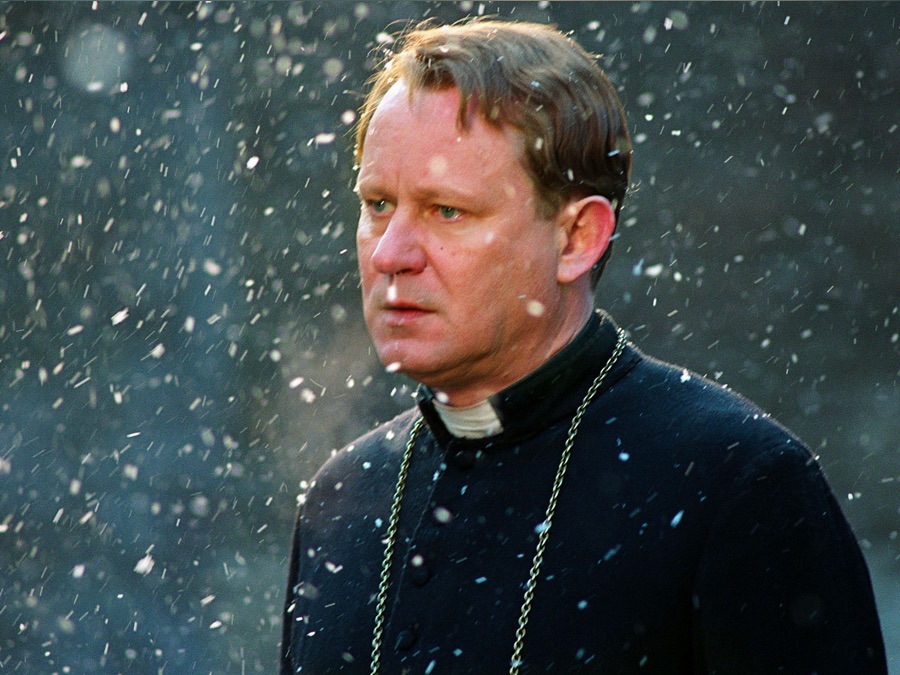 Dominion: Prequel to the Exorcist - Apple TV