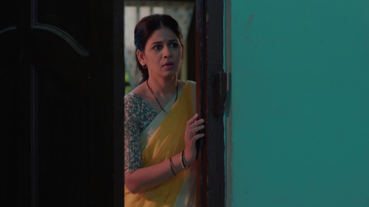Leena Discovers Manoj's Ruse - Man Dhaga Dhaga Jodte Nava (Season 1 ...