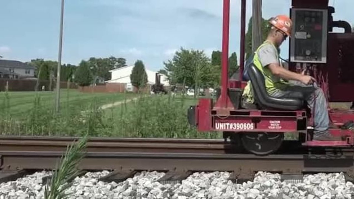 Trains Across America: Laying Welded Rail - Apple TV
