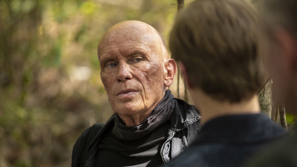 ‎Father + Son + Father + Matriarch - MacGyver (Season 4, Episode 8 ...