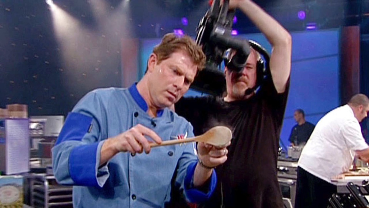 ‎Flay vs. Bowles – Iron Chef America (Season 4, Episode 1) - Apple TV (CA)