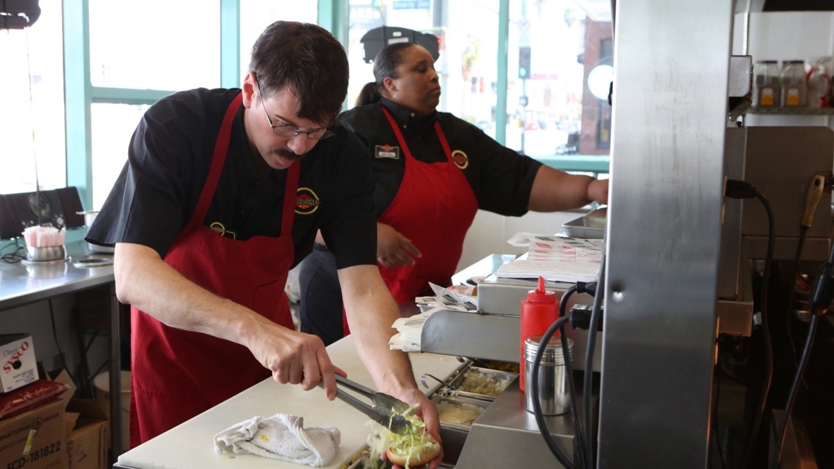 ‎Episode 12 – Undercover Boss (Season 4, Episode 12) - Apple TV (AU)