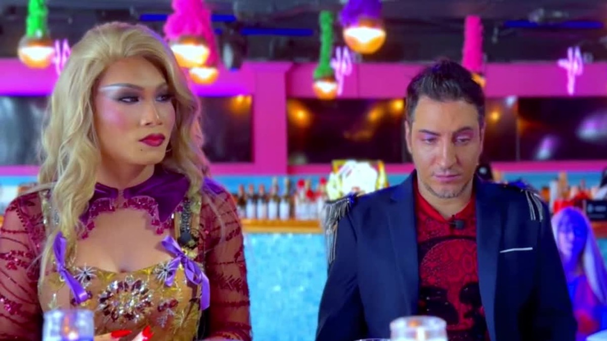 Hocus Pocus - Séance With the Queens (Season 1, Episode 1) - Apple TV