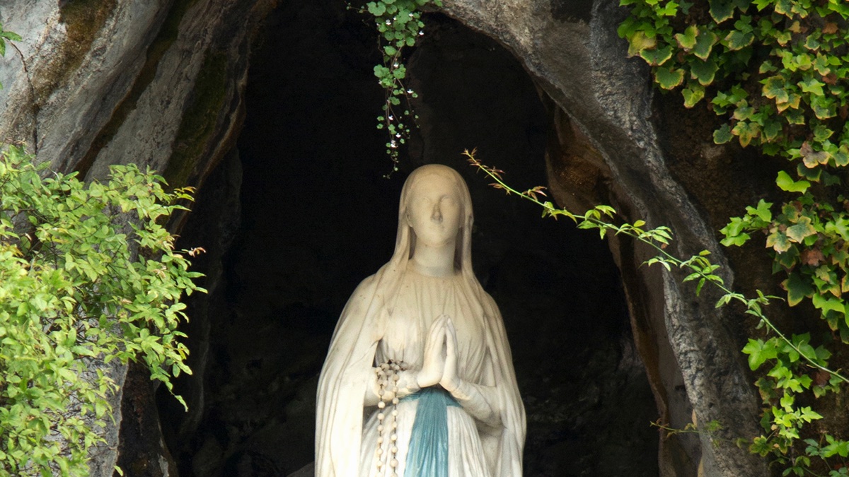 ‎Lourdes: Shrine Of Miracles - Apple TV