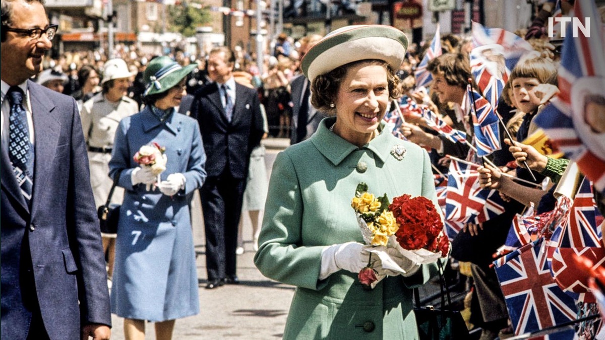 ‎Silver Jubilee of Queen Elizabeth II: Special: 'Jubilee! A Right Royal ...