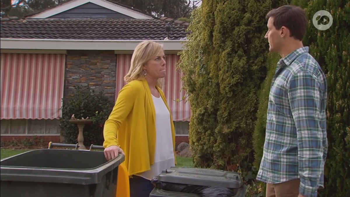 Neighbours - 26 Nov 2014 - Apple TV (AU)