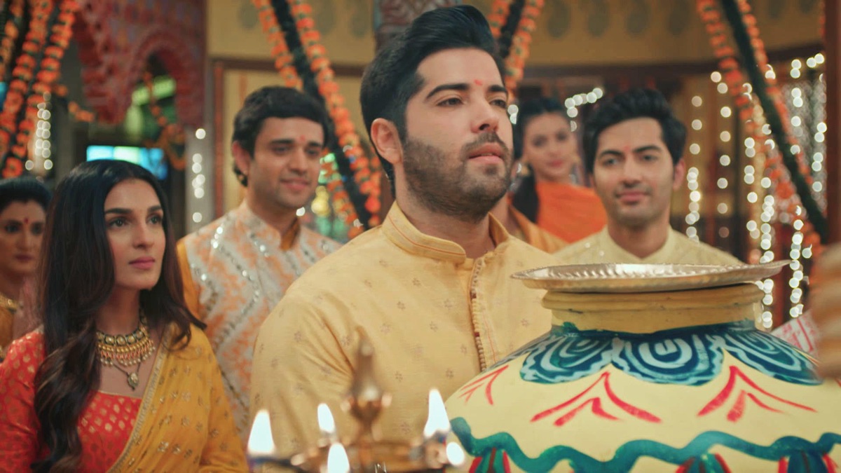 Festivities at the Pandyas - Pandya Store (Season 1, Episode 170 ...