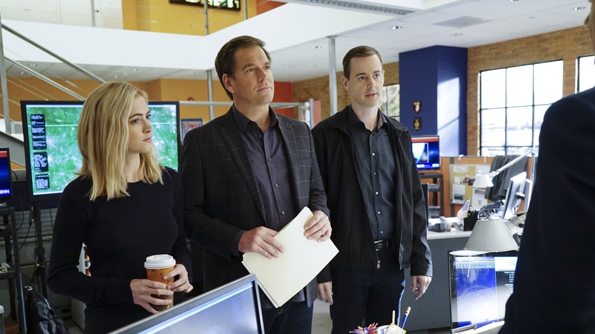 ‎React - NCIS (Series 13, Episode 15) - Apple TV (ES)