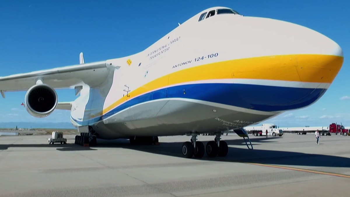 World's Strongest Plane - Mega Machines (Season 2, Episode 3) - Apple TV