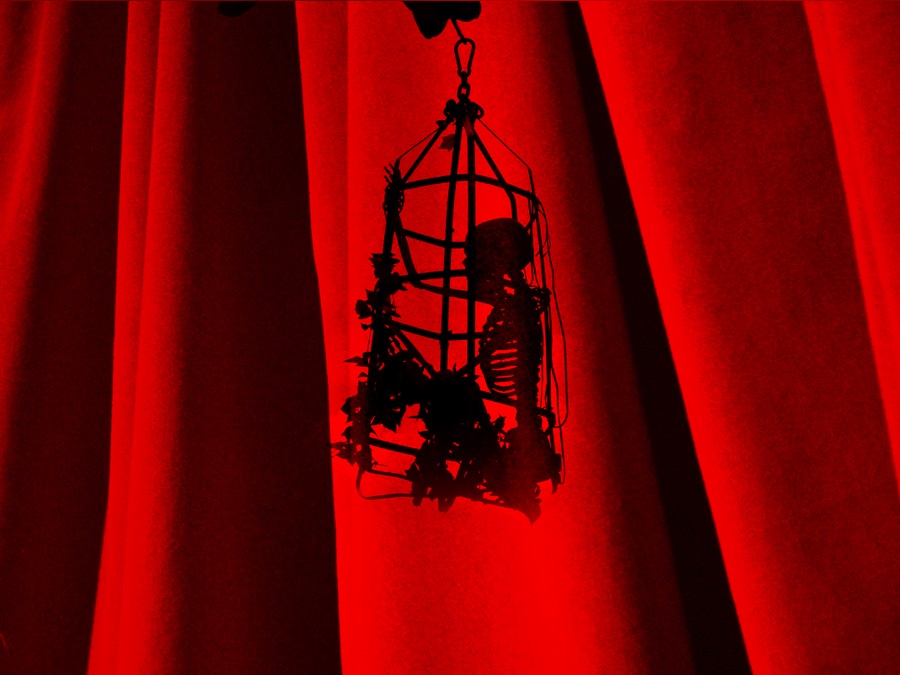 Final Curtain - Apple TV