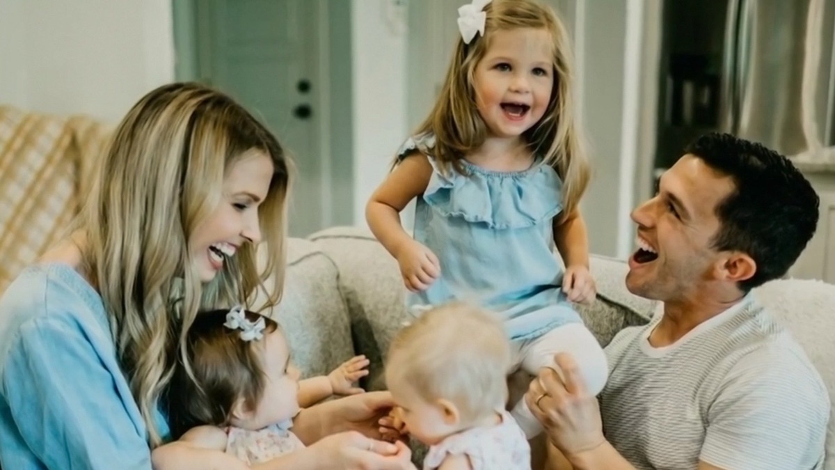 Professional Diaper Changers – Rattled (Season 3, Episode 1) - Apple TV ...