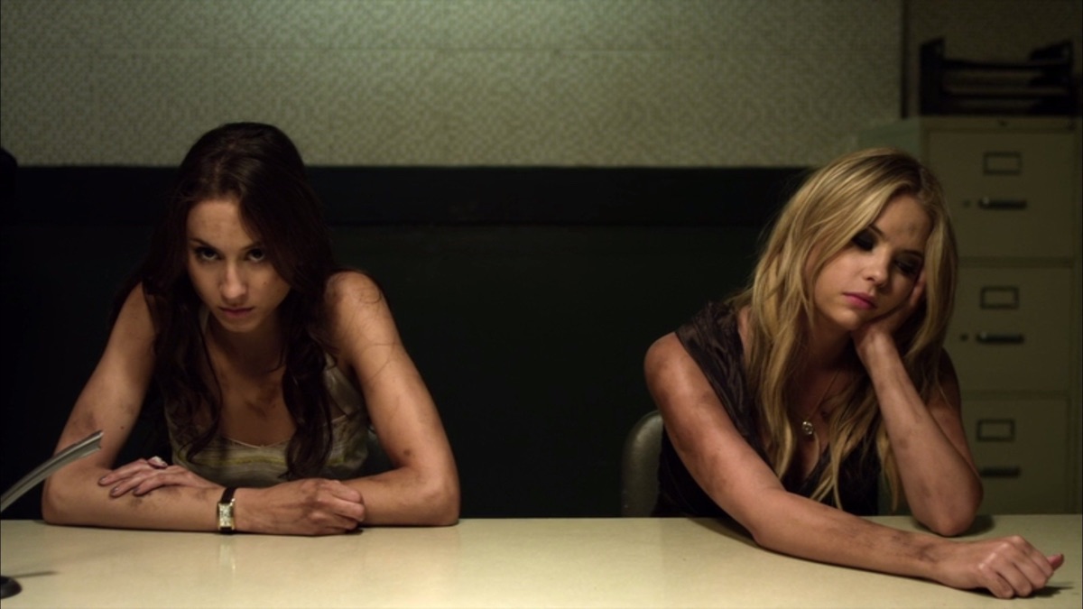 ‎Over My Dead Body – Pretty Little Liars (Season 2, Episode 12) - Apple ...