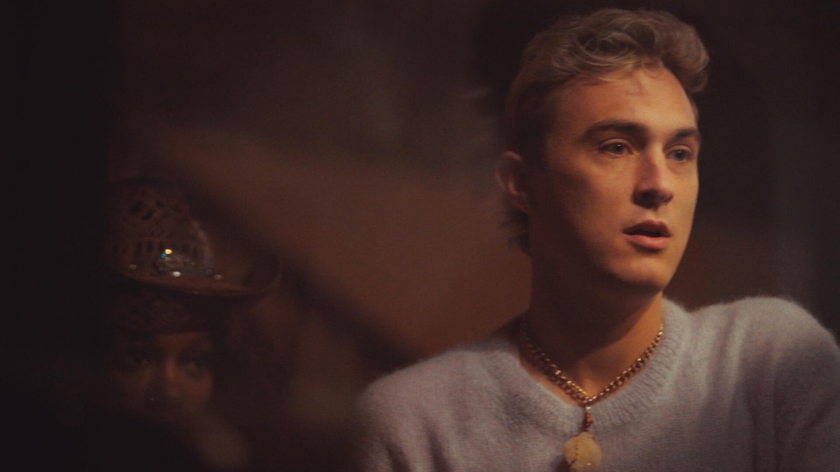 A Spookiki With the Dead – Living for the Dead (Season 1, Episode 2) - Apple TV (AU)