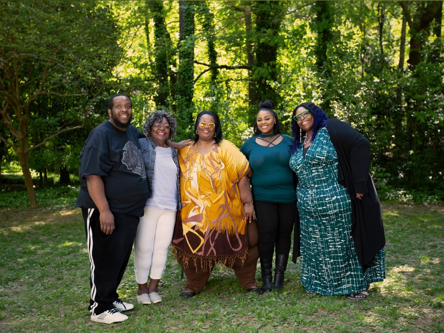 Family By the Ton - Apple TV