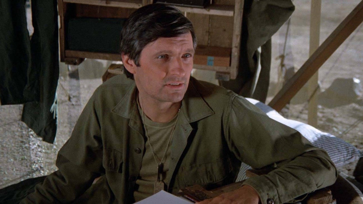‎Dear Dad... Again - M*A*S*H (Series 1, Episode 18) - Apple TV (EG)