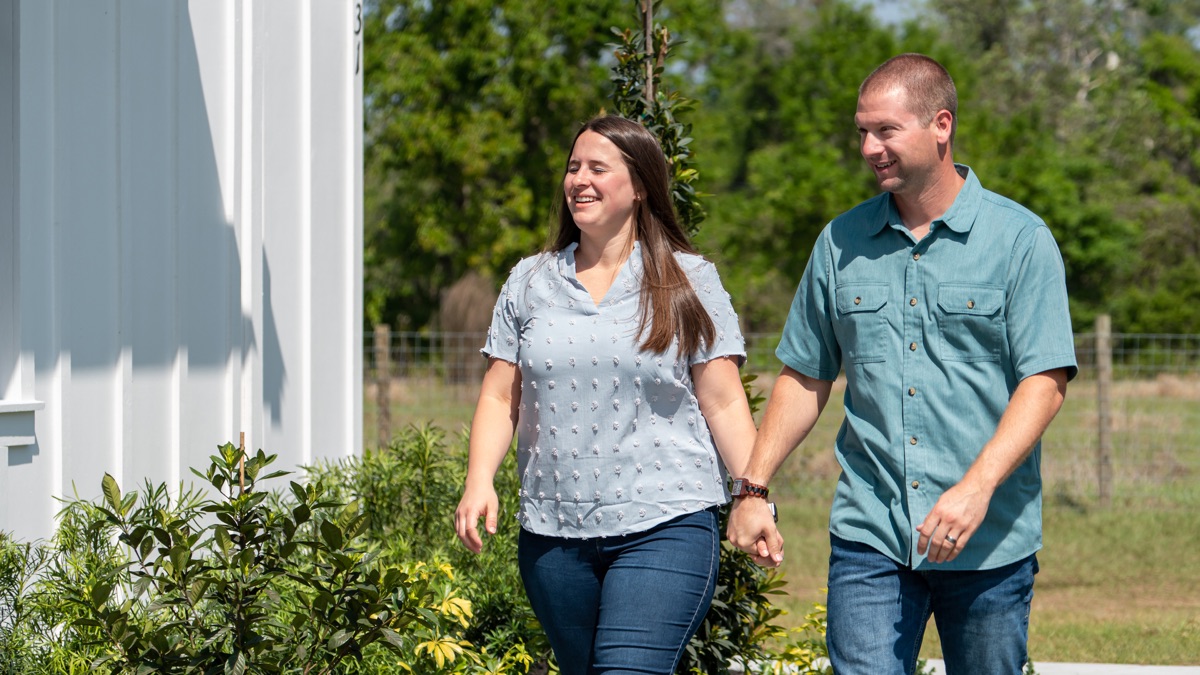 Cue Up a Dream Home - 100 Day Dream Home (Series 4, Episode 2) - Apple ...