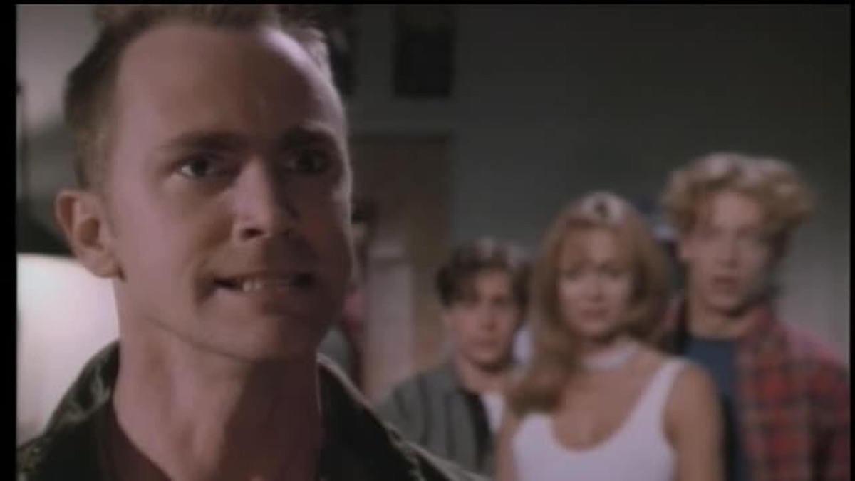 She's Alive - Weird Science (Series 1, Episode 1) - Apple TV (UK)