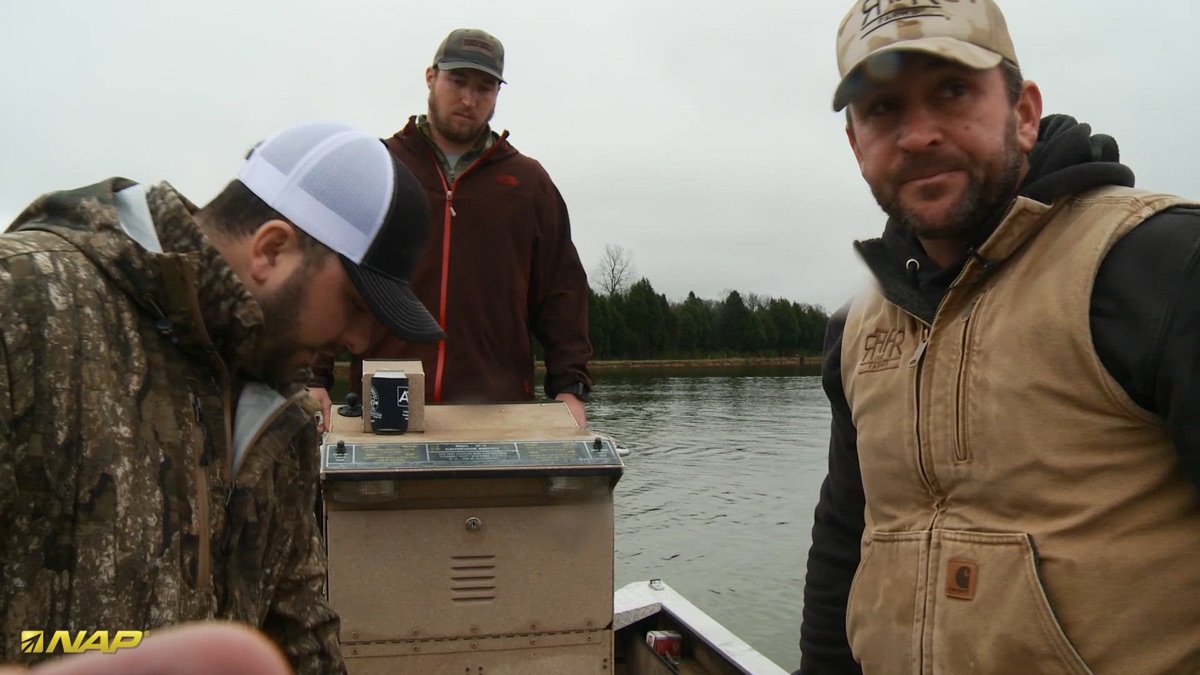 Electro-Bass Fishing - Buck Commander (Season 12, Episode 8) - Apple TV