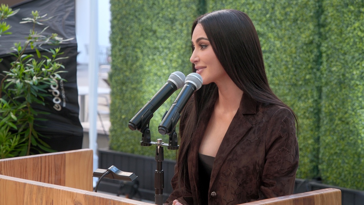 ‎She Is So Elle Woods - The Kardashians (Series 6, Episode 8) - Apple TV (GD)