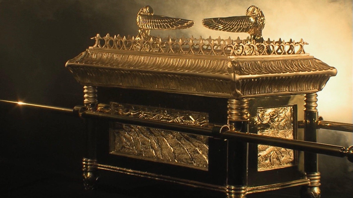 Recovering the Ark of the Covenant - Ancient Aliens (Series 18, Episode ...