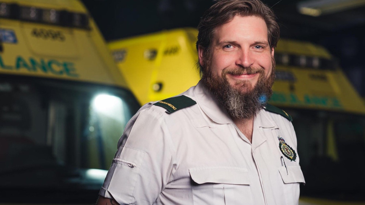 Poison Control - Inside the Ambulance (Season 3, Episode 103) - Apple TV