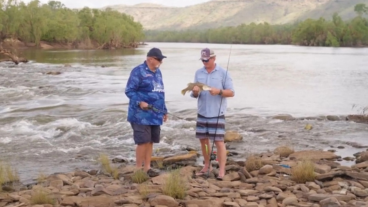 Episode 3 – Merv Hughes Fishing (Season 9, Episode 3) - Apple TV (AU)