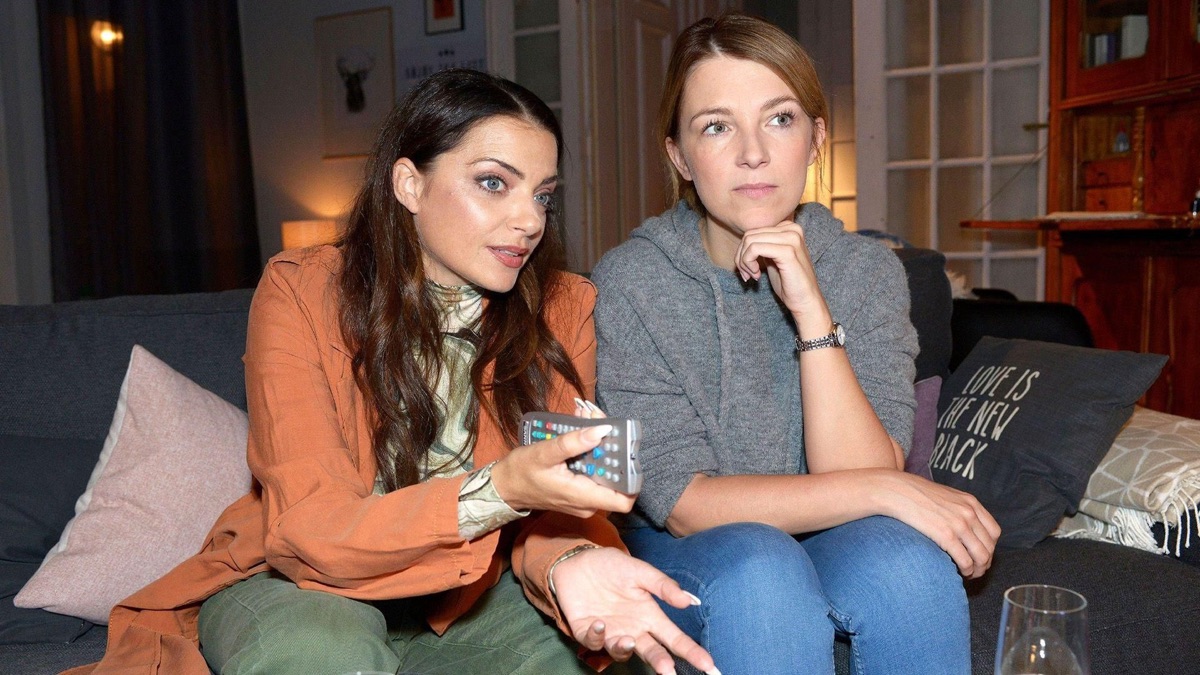 ‎Emily lässt sich von Gedanken an Sascha ablenken - GZSZ (Staffel 2023 ...