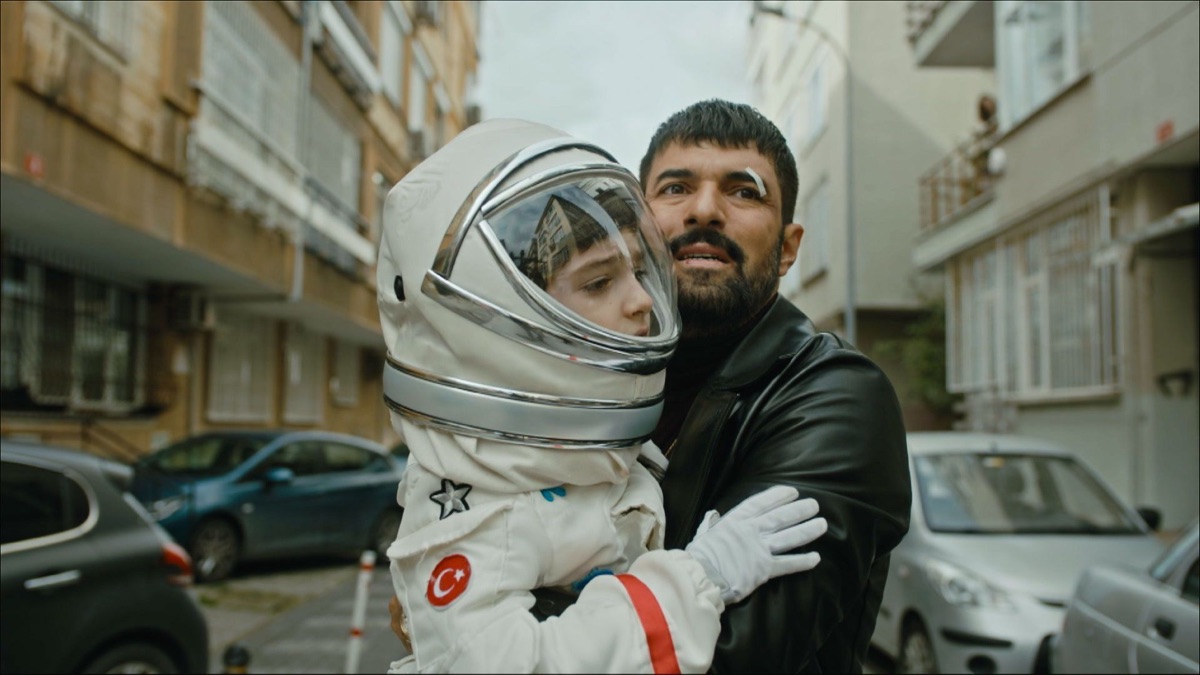 Episode 22 - Esmi Farah (Series 1, Episode 22) - Apple TV (SA)