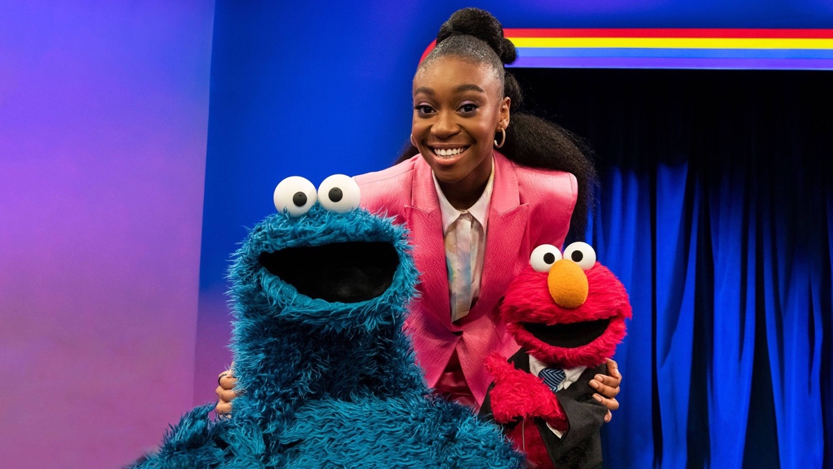 ‎Shahadi Wright Joseph / Madison Reyes - The Not-Too-Late Show With Elmo (Series 2, Episode 13 ...