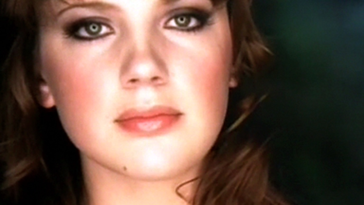 ‎Unbreakable Heart - Music Video by Jessica Andrews - Apple Music