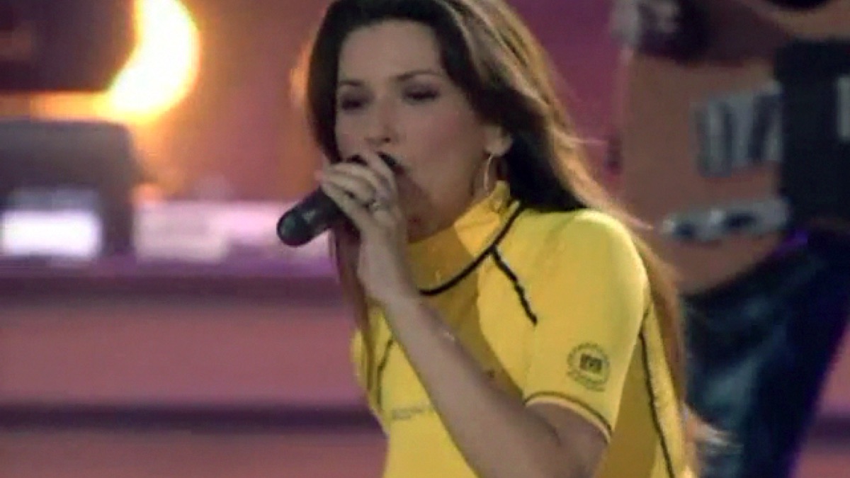 ‎She's Not Just a Pretty Face (Live) by Shania Twain on Apple Music