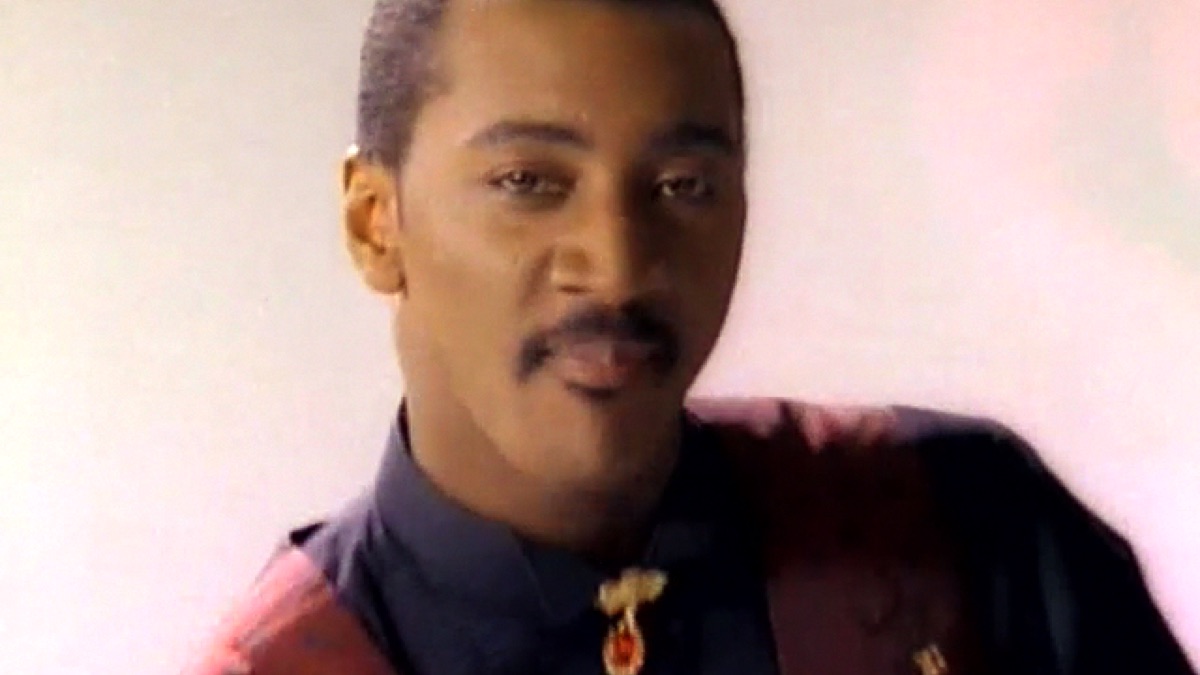 ‎Roses Are Red (feat. The McCampbell Brothers) - Music Video by The Mac ...