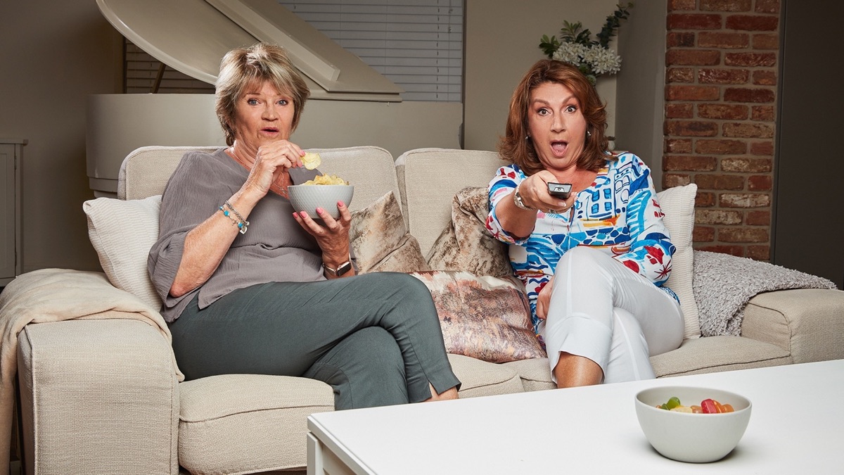 Series 6 Episode 6 - Celebrity Gogglebox (Series 6, Episode 6) - Apple ...