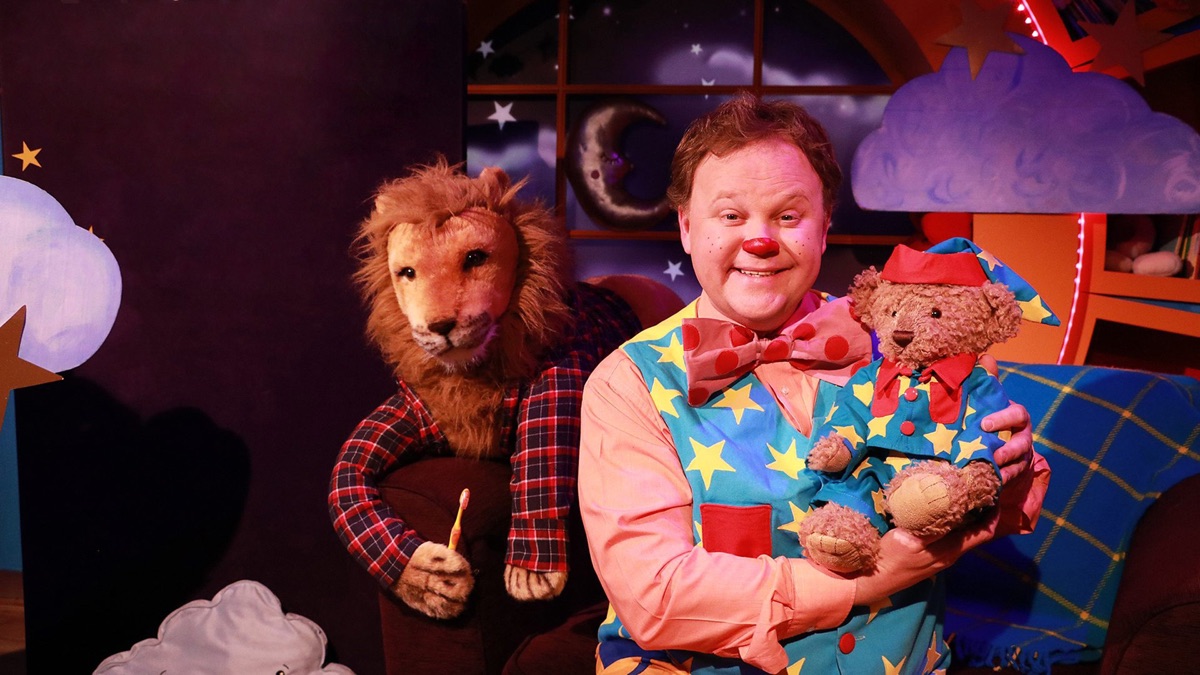 Mr Tumble - Shhh! - CBeebies Bedtime Stories (Series 2019, Episode 33 ...