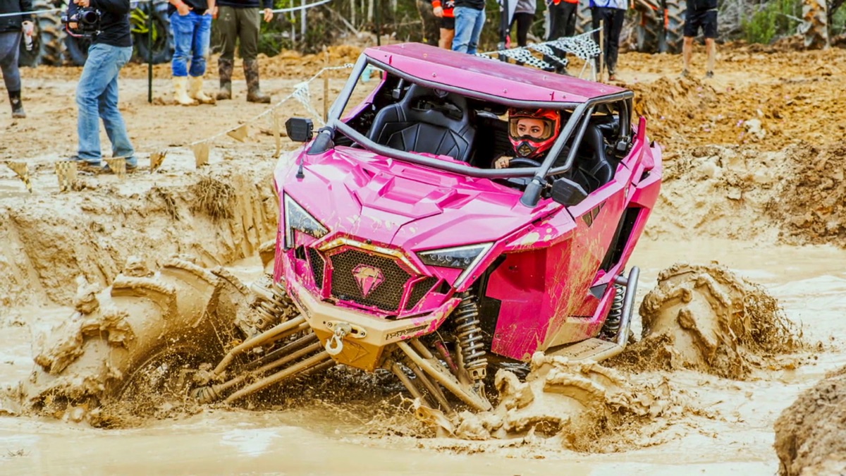 All's Fair in Mud and War – Mud Madness (Season 1, Episode 4) - Apple TV (CA)