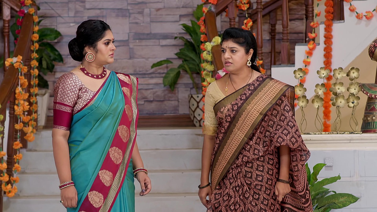 Revathi Confronts Bhavani - Krishna Mukunda Murari (Season 1, Episode ...