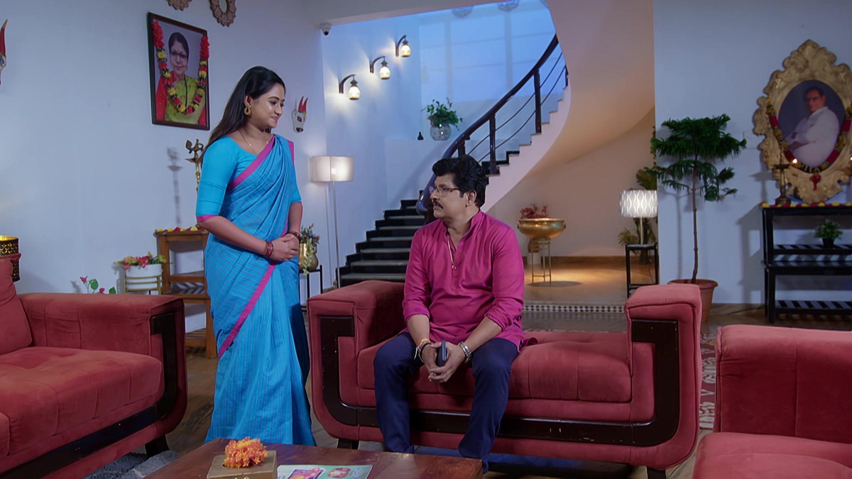 Shashikanth Is Unhappy - Yeda Loyallo Indradhanasu (Season 1, Episode ...