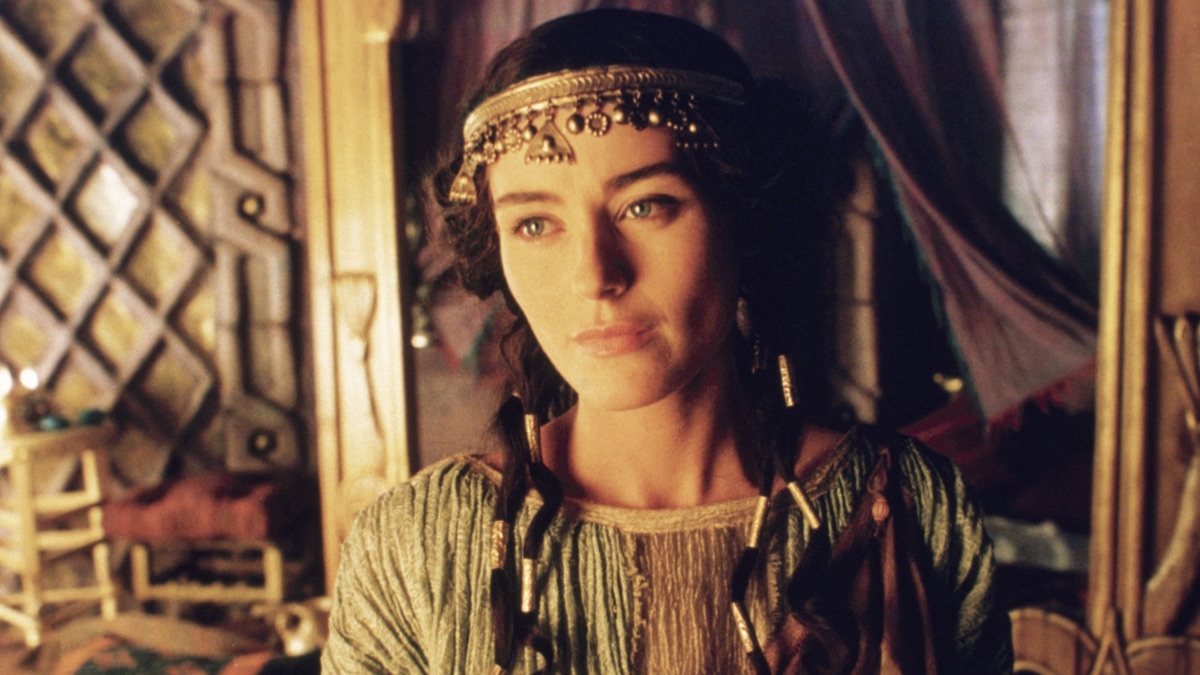 Esther - Apple TV (CA)