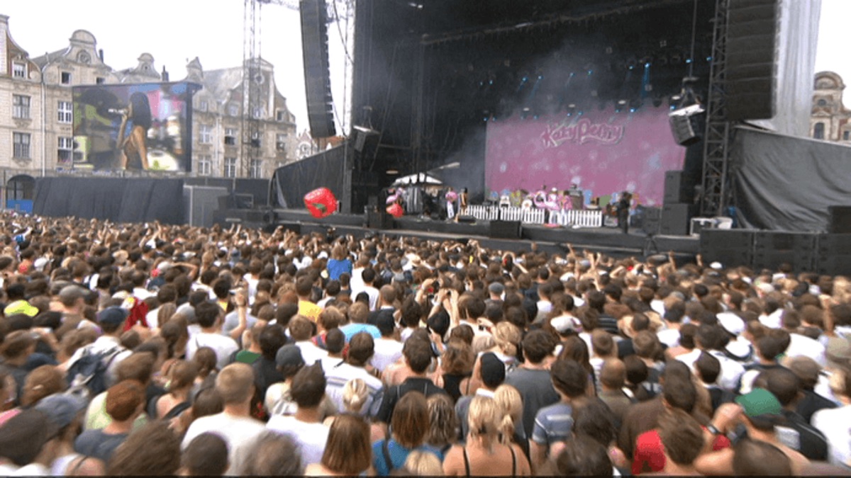 Katy Perry: Main Square 2009 - Apple TV