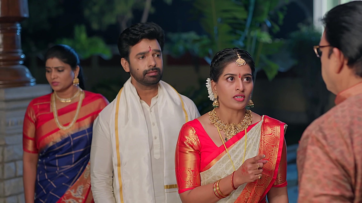 Narmada Reprimands Prasad Rao - Illu Illalu Pillalu (Season 1, Episode ...