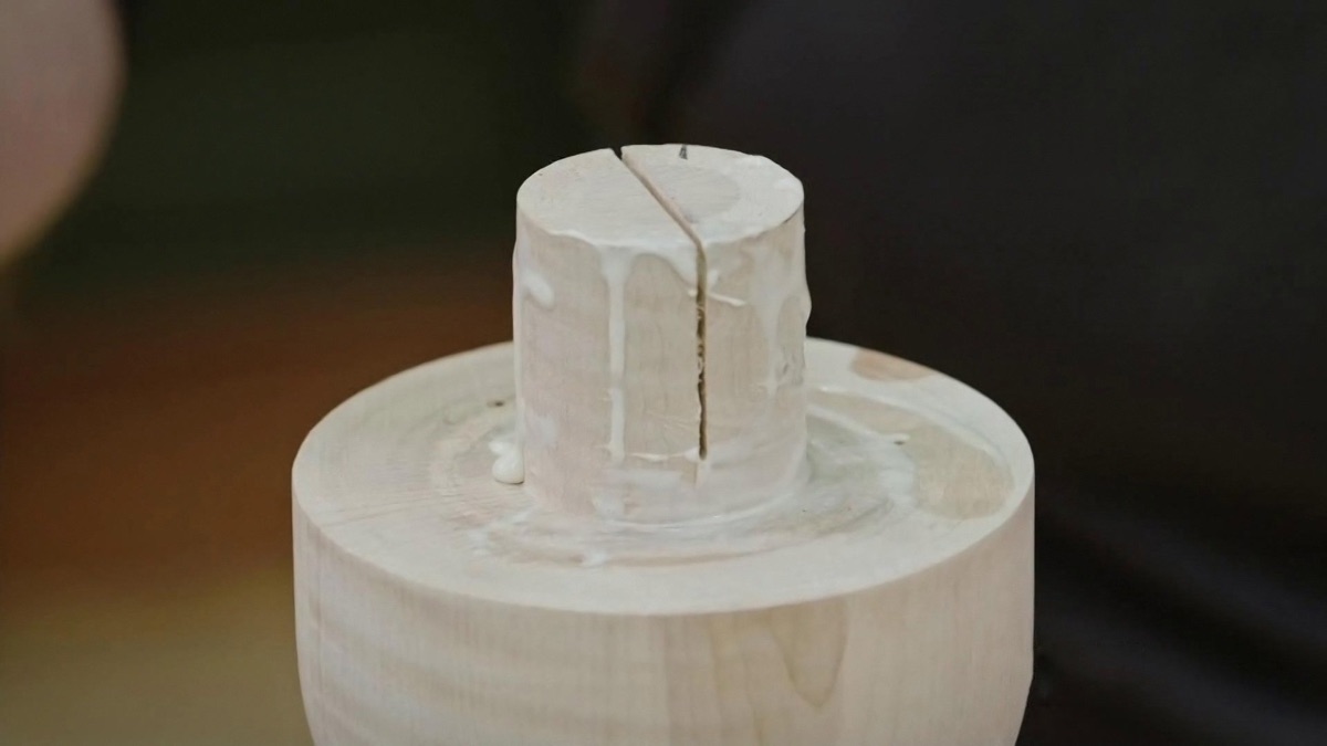 Tilt Top Table - Classic Woodworking (Season 1, Episode 11) - Apple TV